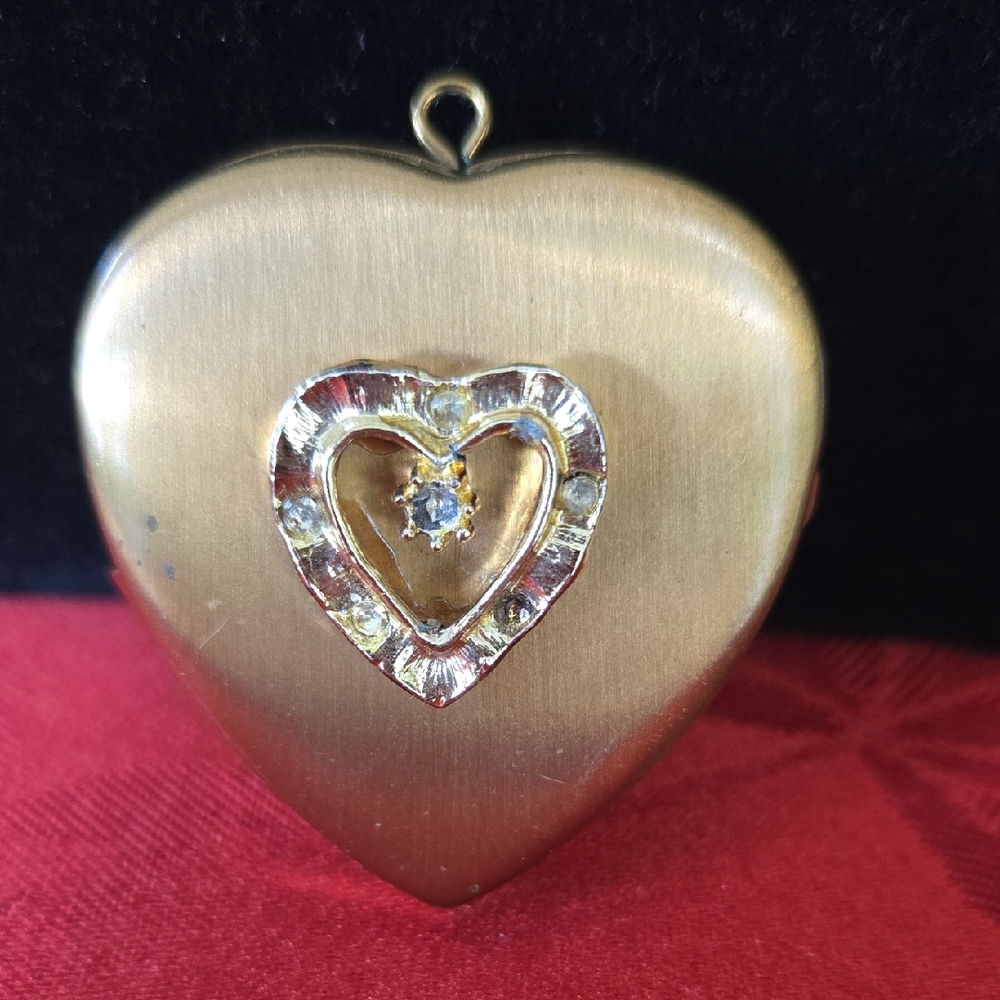 Htf 1950's Brass Musical Heart Shaped Locket - Gem